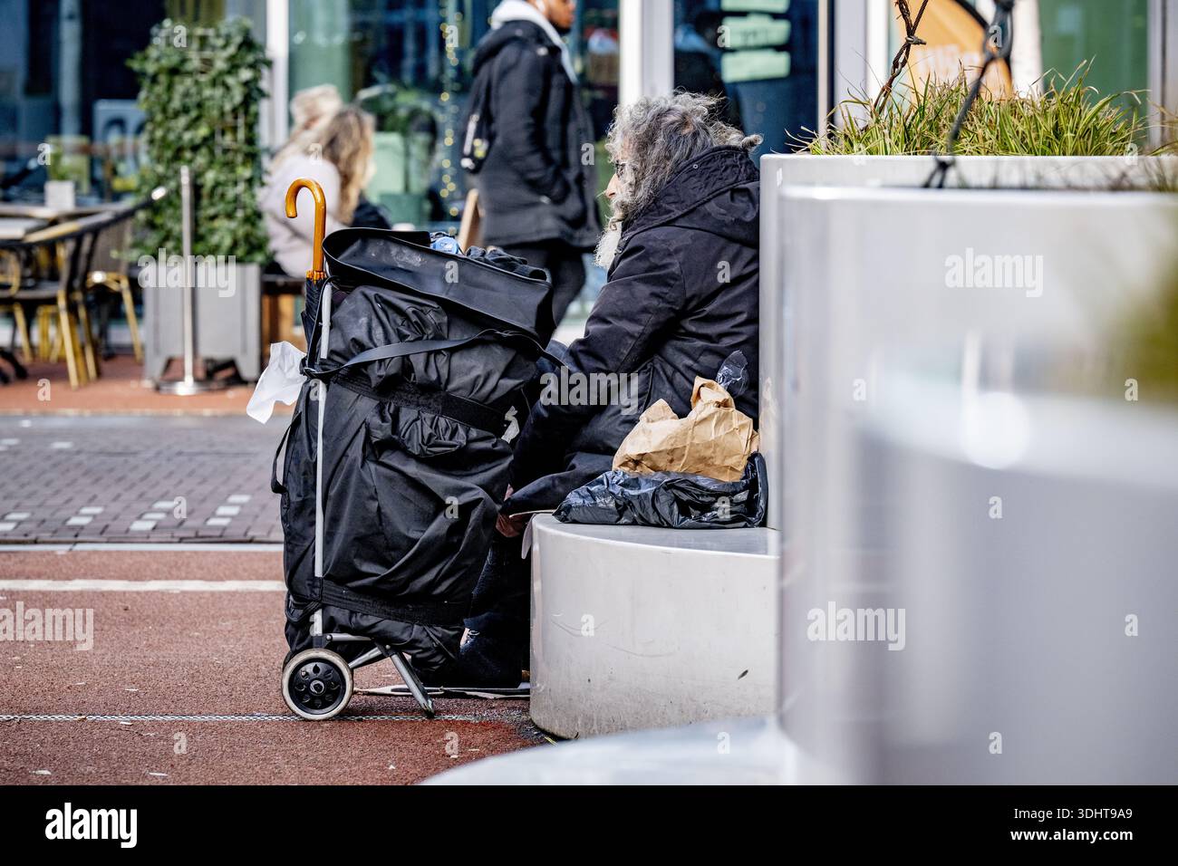 THE HAGUE - A man sits on a bench in the hedge ROBIN UTRECHT/ ANP ...