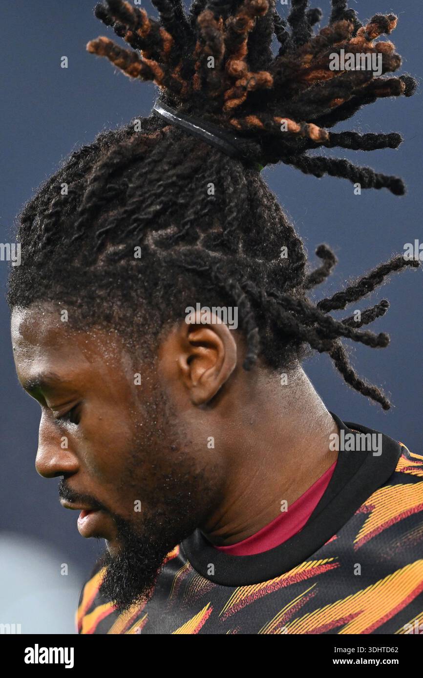 Manu Kone' of A.S. Roma warm up prior the match of the UEFA Europa ...