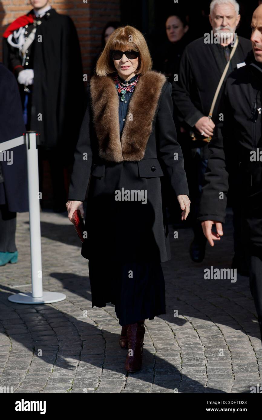 ROME, ITALY - JANUARY 23: Anna Wintour attends the fashion designer ...