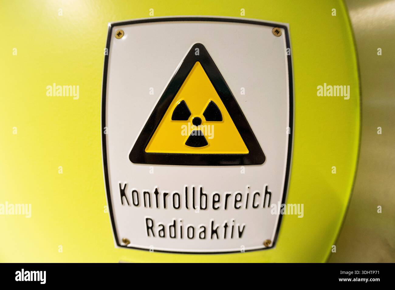 23 January 2026, Lower Saxony, Hanover: A sign reading "Control area ...