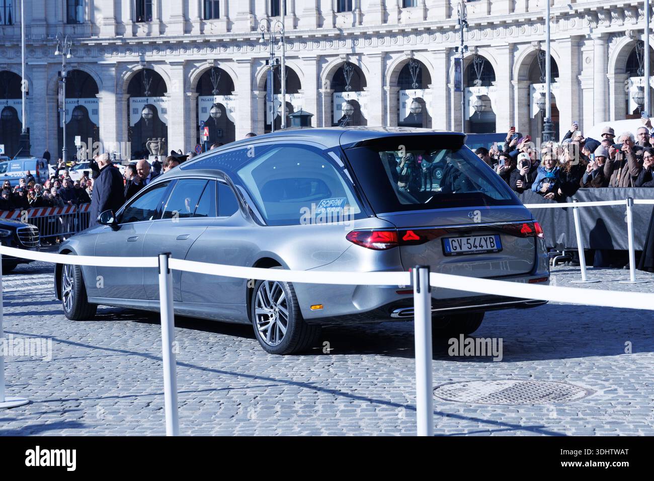 Arrival of the coffin at Valentino Garavani's funeral on January 23rd ...