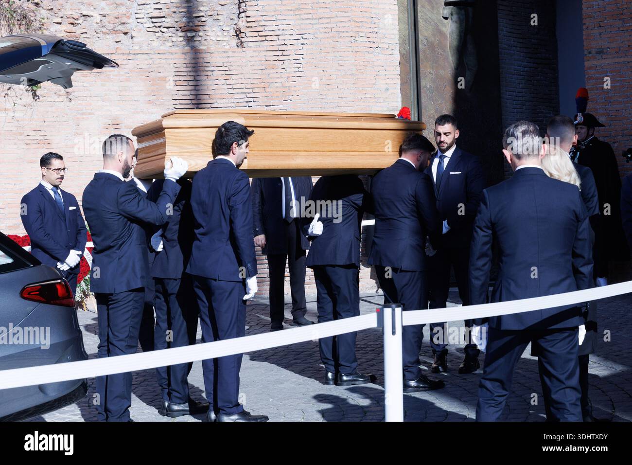 Arrival of the coffin at Valentino Garavani's funeral on January 23rd ...
