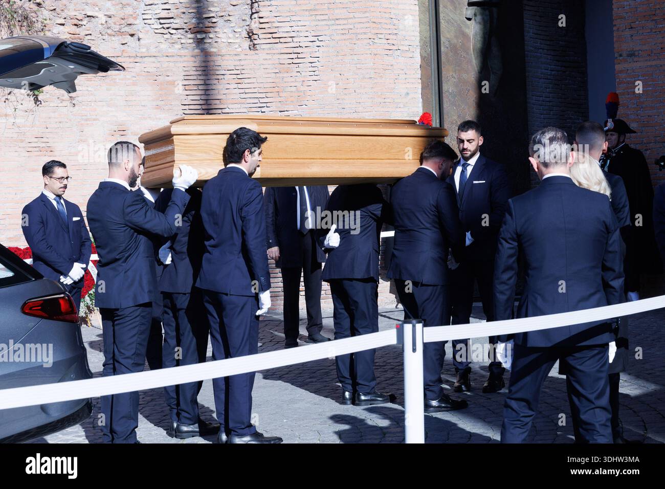Arrival of the coffin at Valentino Garavani's funeral on January 23rd ...