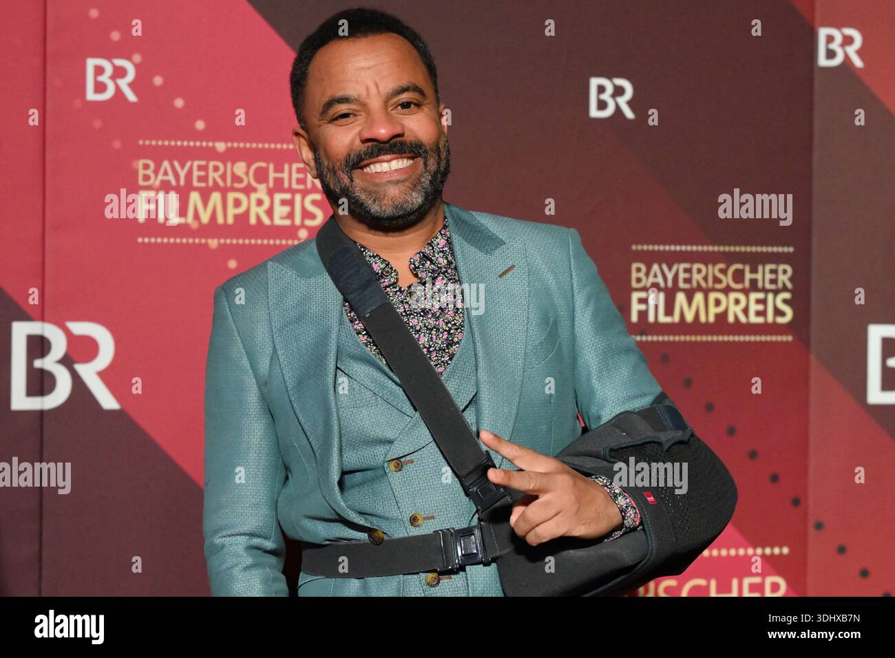 23 January 2026, Bavaria, Munich: Simon Pearce, actor and comedian ...