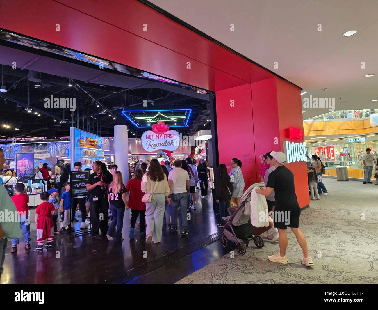 Netflix immersive hi-res stock photography and images - Alamy