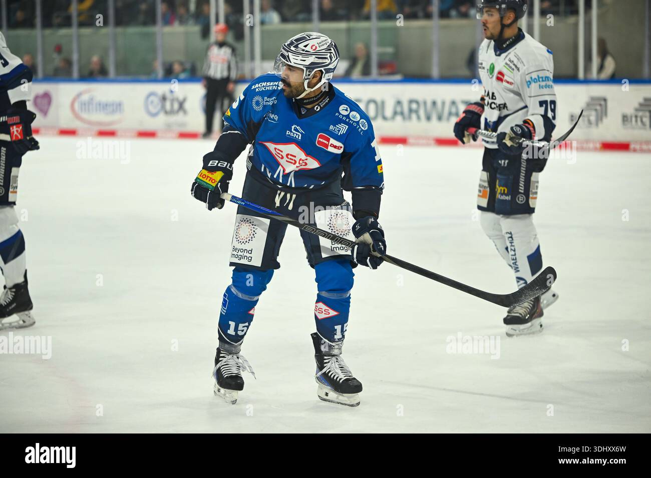 C. J. Suess (Dresdner Eisloewen, #15) Dresdner Eisloewen vs. Iserlohn ...