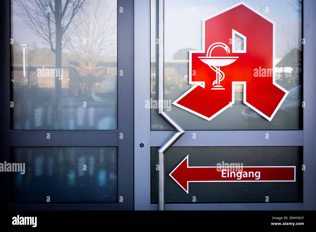 Symbolbild Das rote Apotheken-A - ein großes rotes, gotosches A auf ...