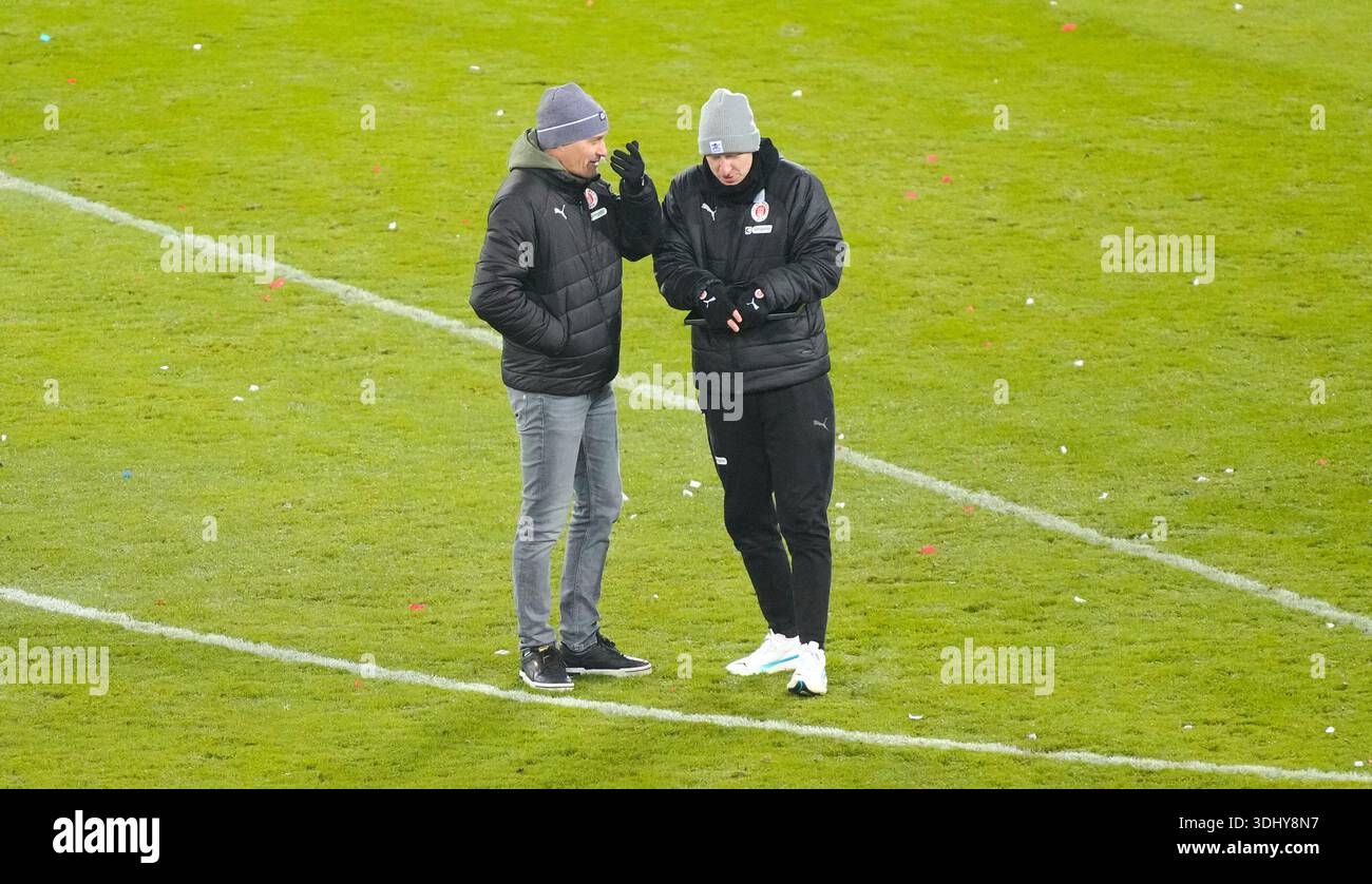 from left Trainer [coach] Alexander Blessin (St. Pauli), Niklas Lanwehr ...