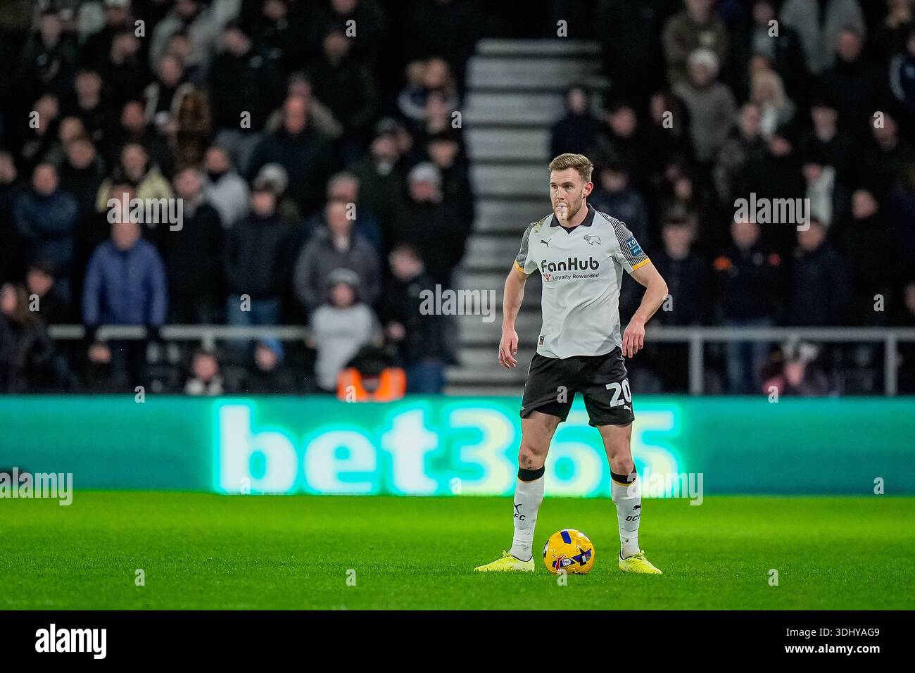 Callum Elder of Derby County controls the ball during the Sky Bet ...