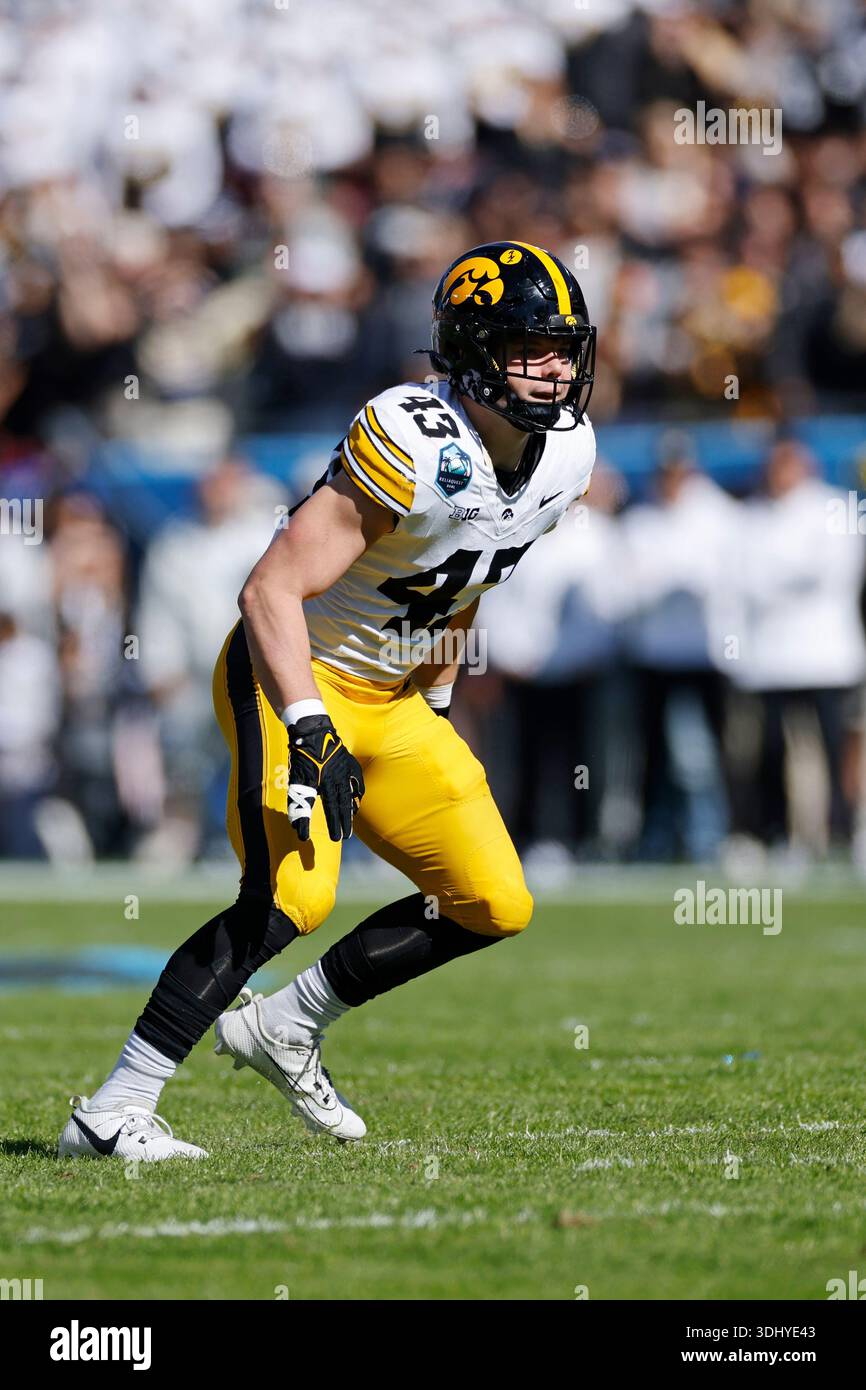 TAMPA, FL - DECEMBER 31: Karson Sharar #43 of the Iowa Hawkeyes lines ...