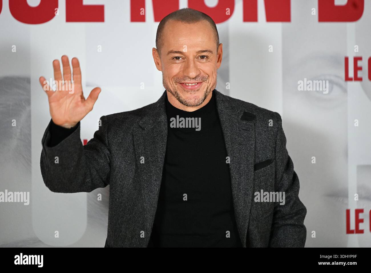 Stefano Accorsi attends the "Le Cose Non Dette" photocall at Hotel ...