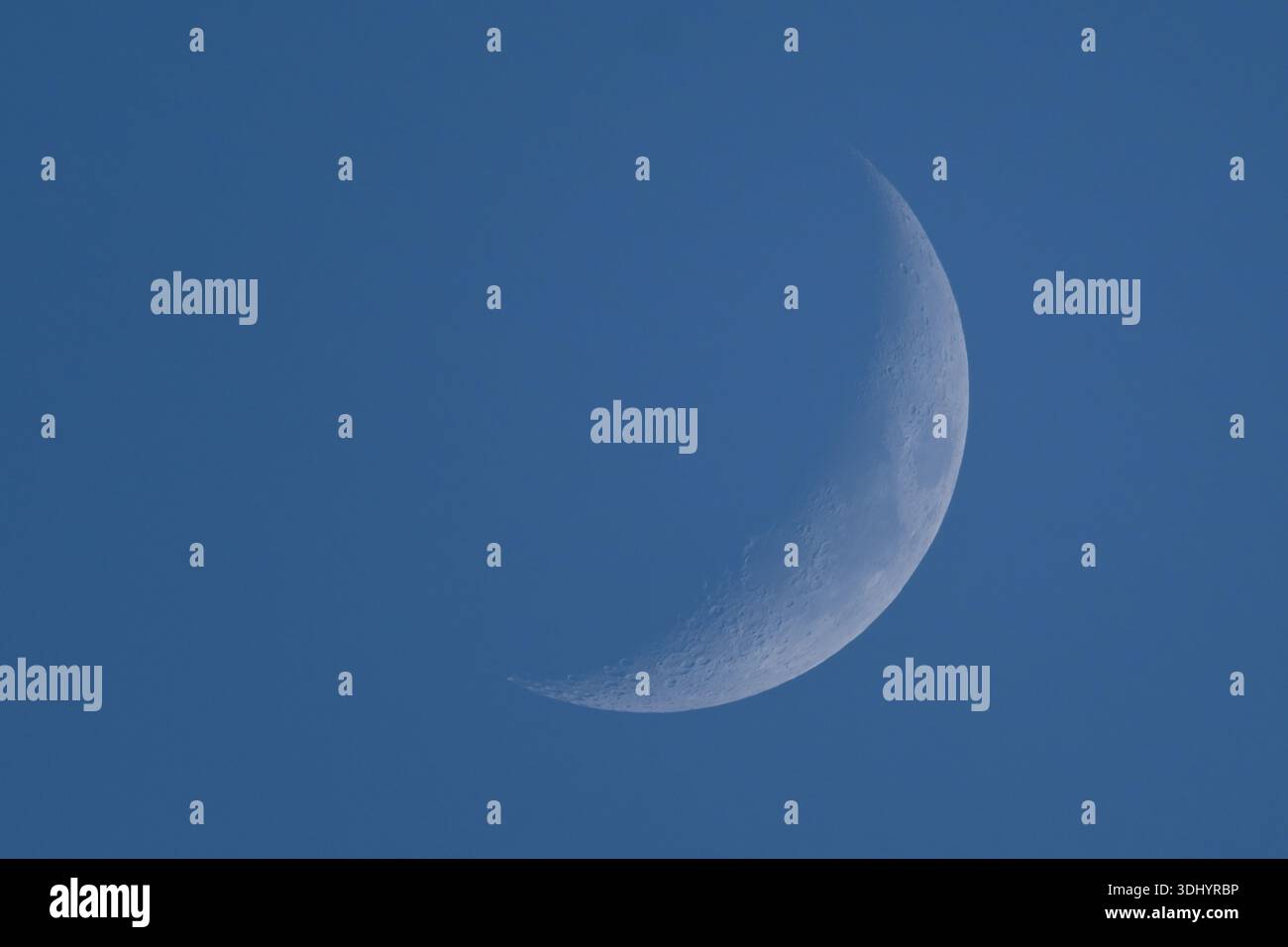 23 January 2026, Baden-Württemberg, Dietingen: The moon can be seen as ...
