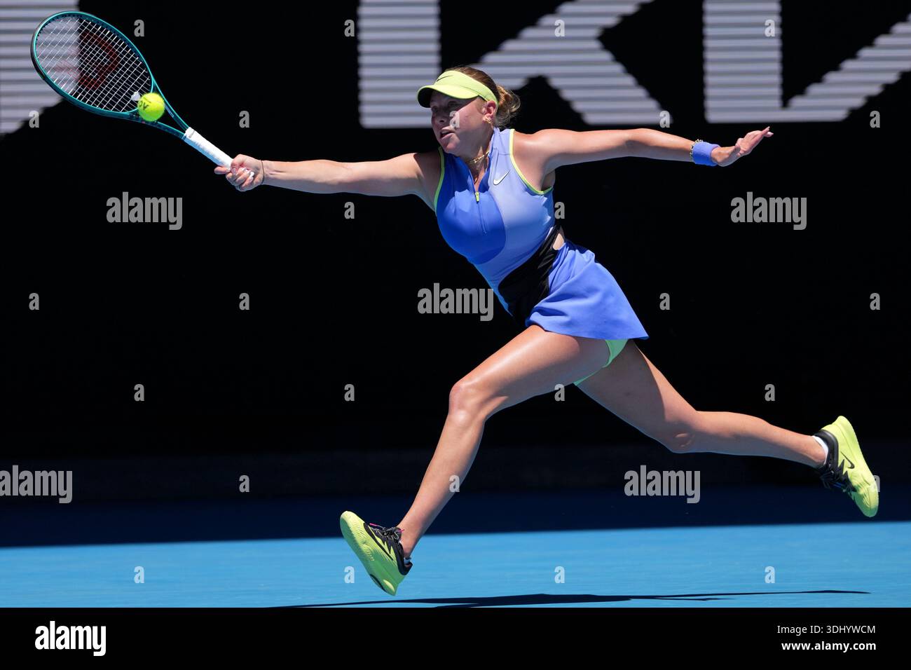 Amanda Anisimova of the U.S. plays a forehand return to compatriot ...