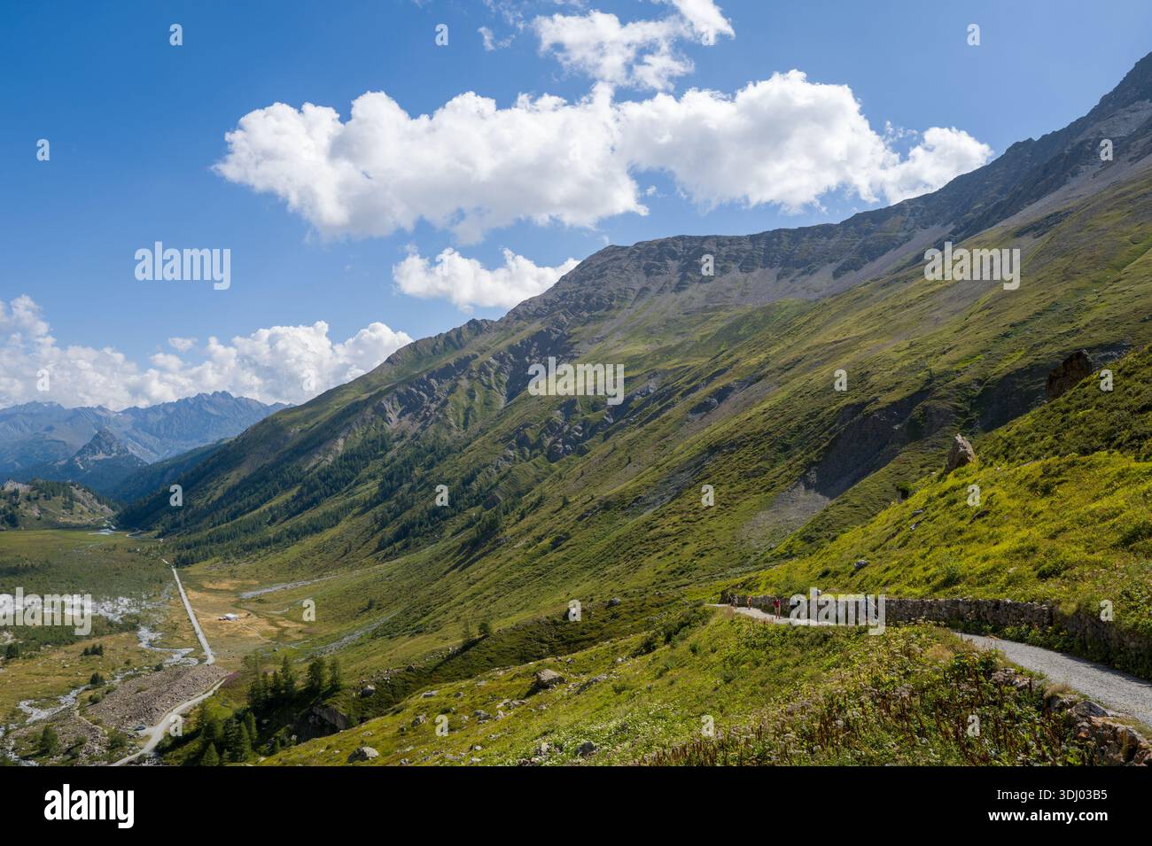 Vallee italienne du col de la seigne hi-res stock photography and ...