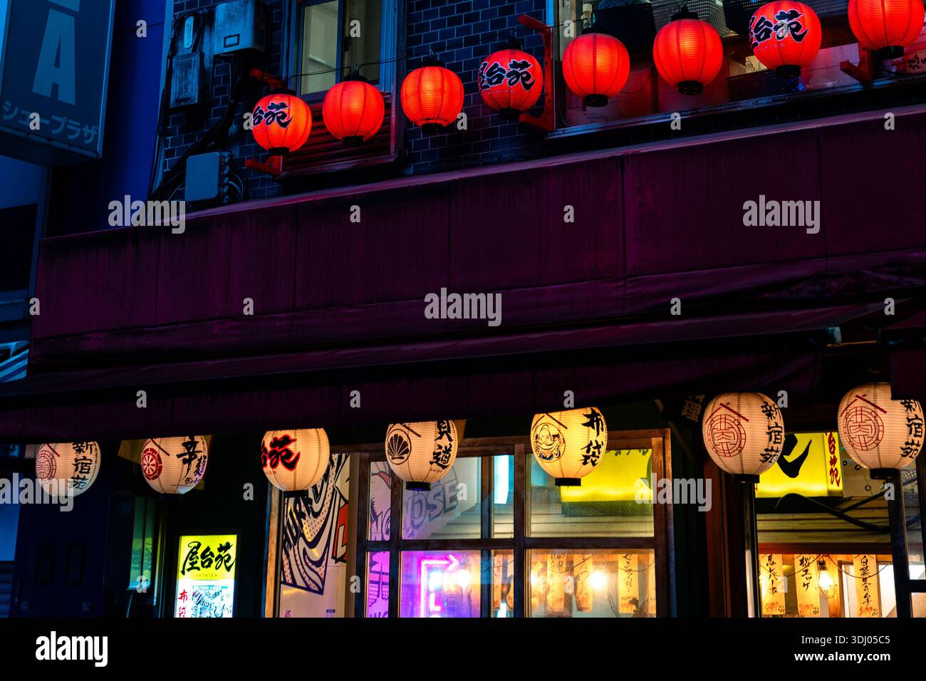 Japanese restaurant exterior hi-res stock photography and images - Alamy
