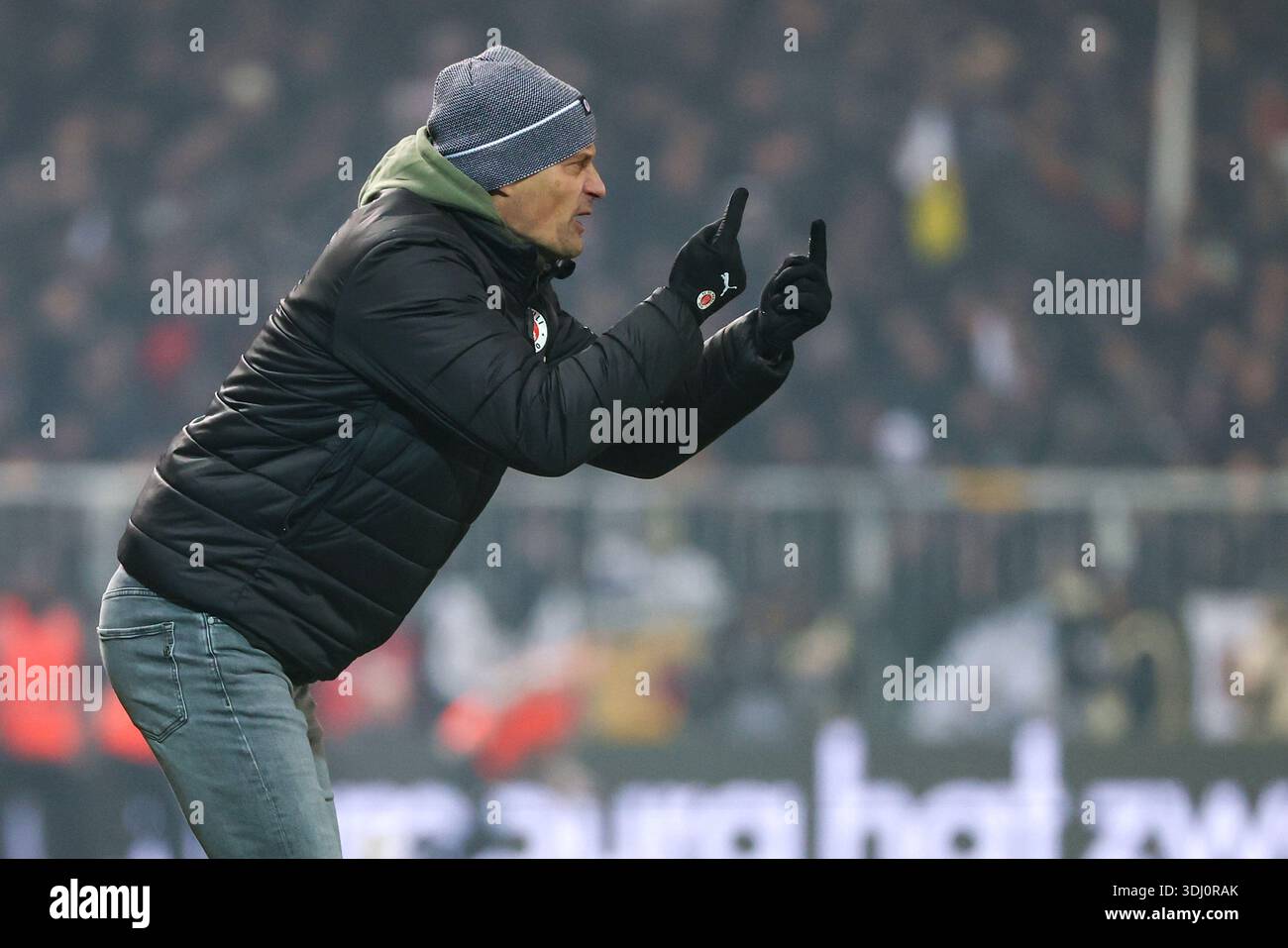 Alexander Blessin, the St. Pauli coach, at the 1st Bundesliga football ...