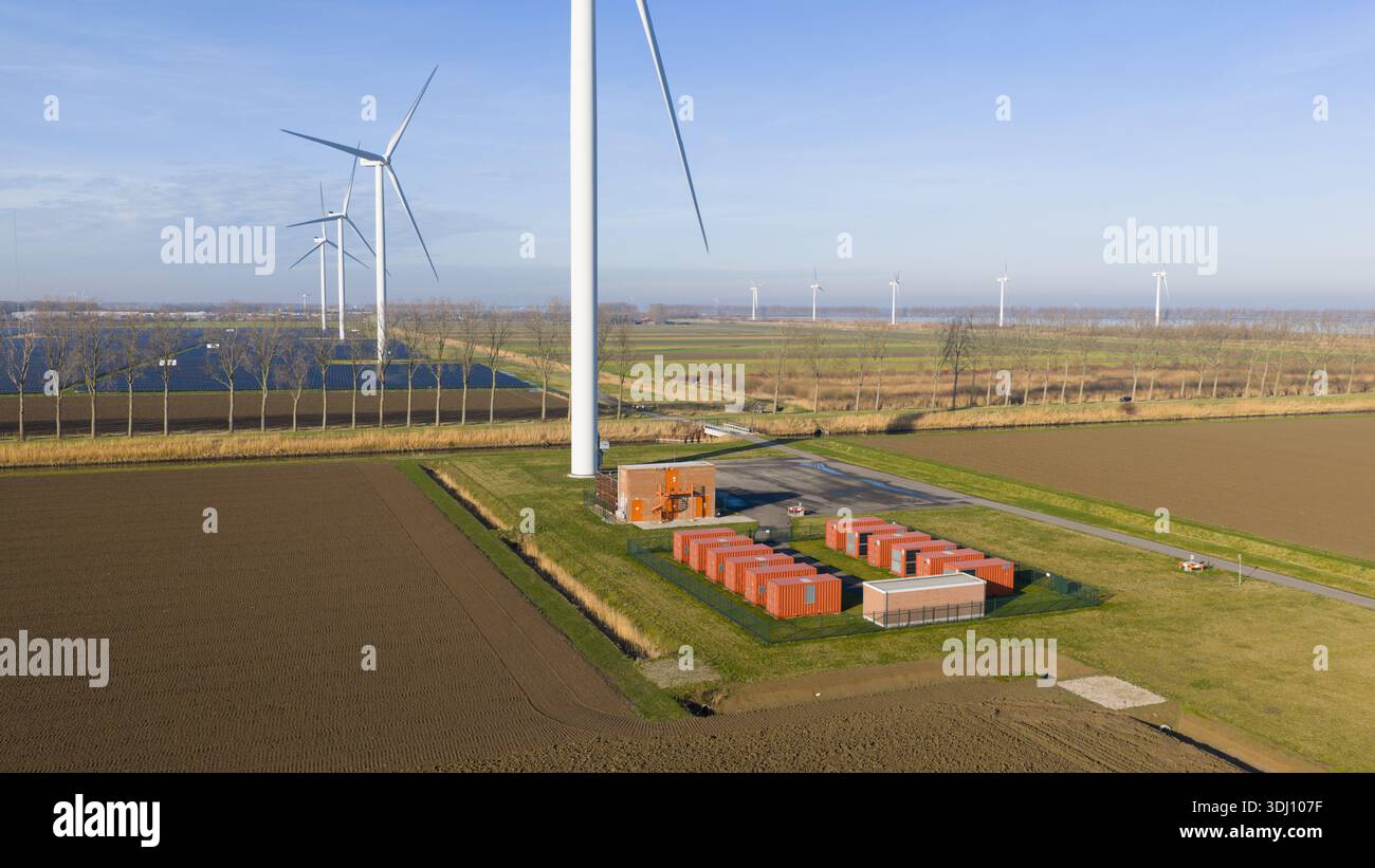 Battery storage farm hi-res stock photography and images - Alamy