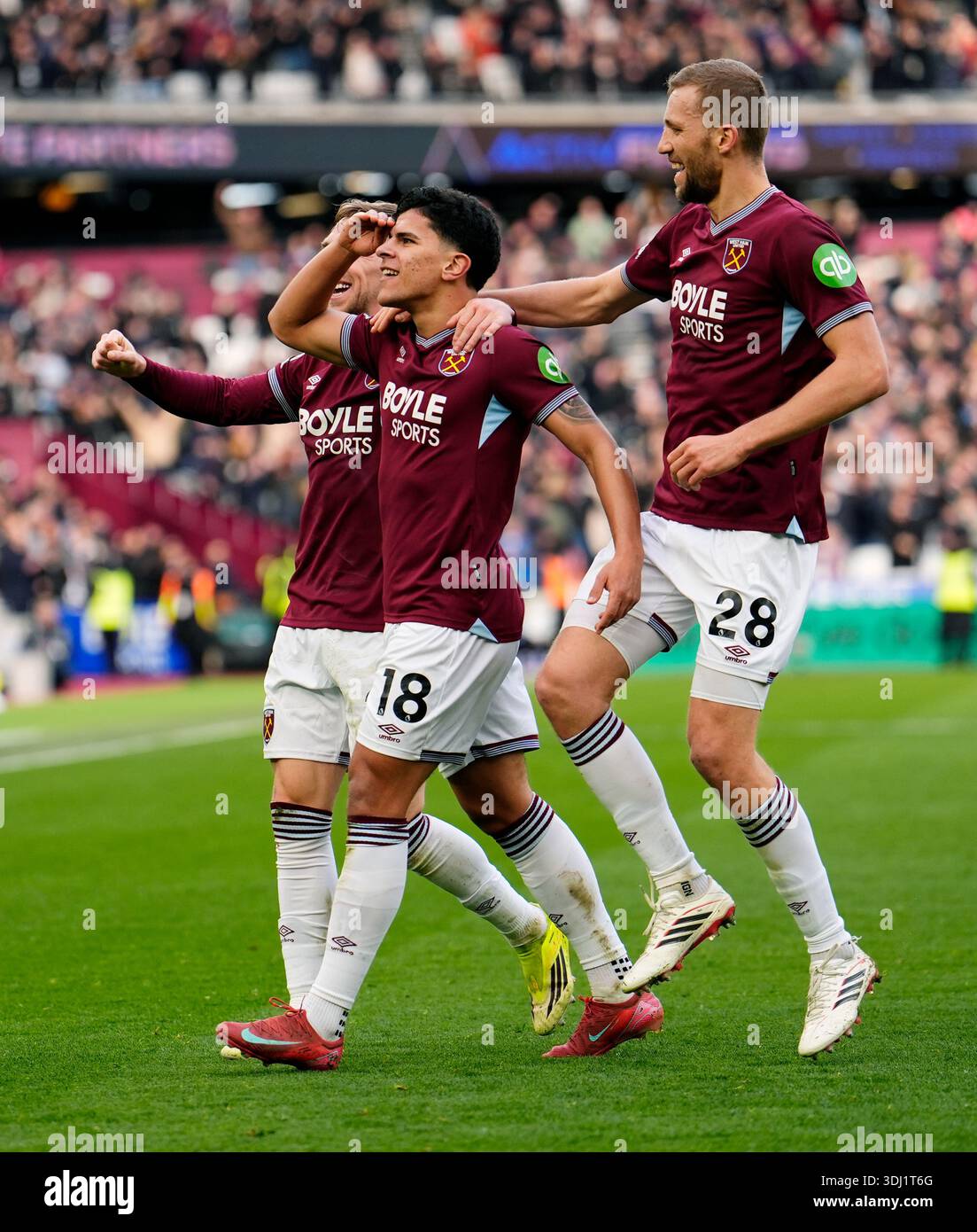 West Ham United's Mateus Fernandes (centre) celebrates scoring their ...