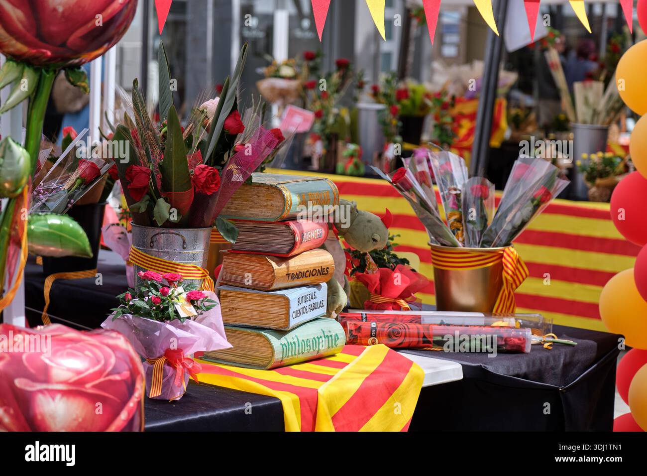 Outdoor market stall features hi-res stock photography and images - Alamy