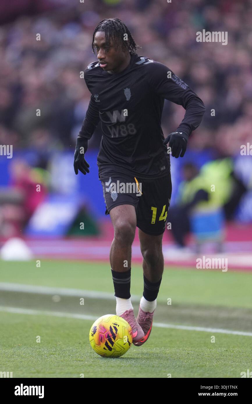 Romaine Mundle of Sunderland on the ball during the Premier League ...