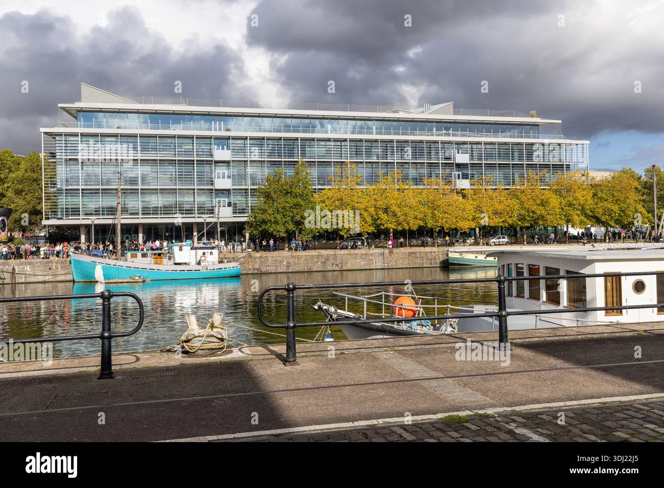 Bristol harbourside waterfront modern apartments / offices, City of ...