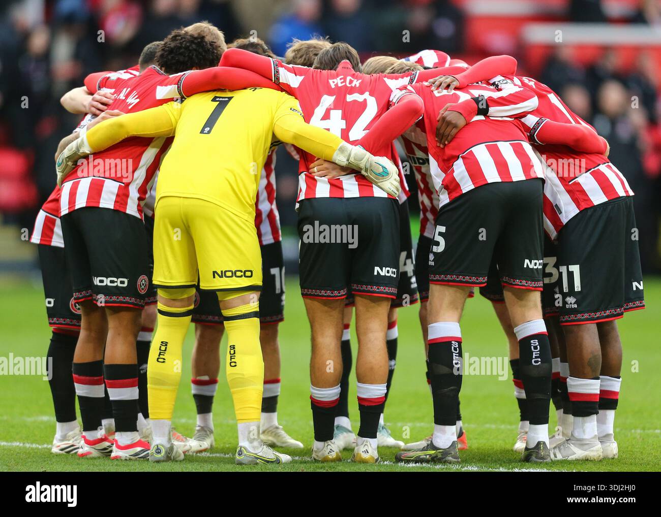 Sheffield United group huddle during the Sky Bet Championship match ...