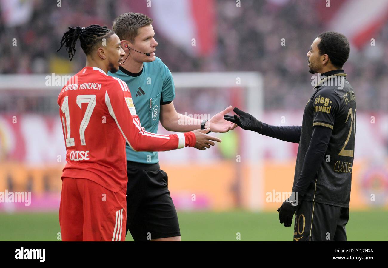 From left: Michael Olise (Bayern), referee Florian Exner, Alexis Claude ...