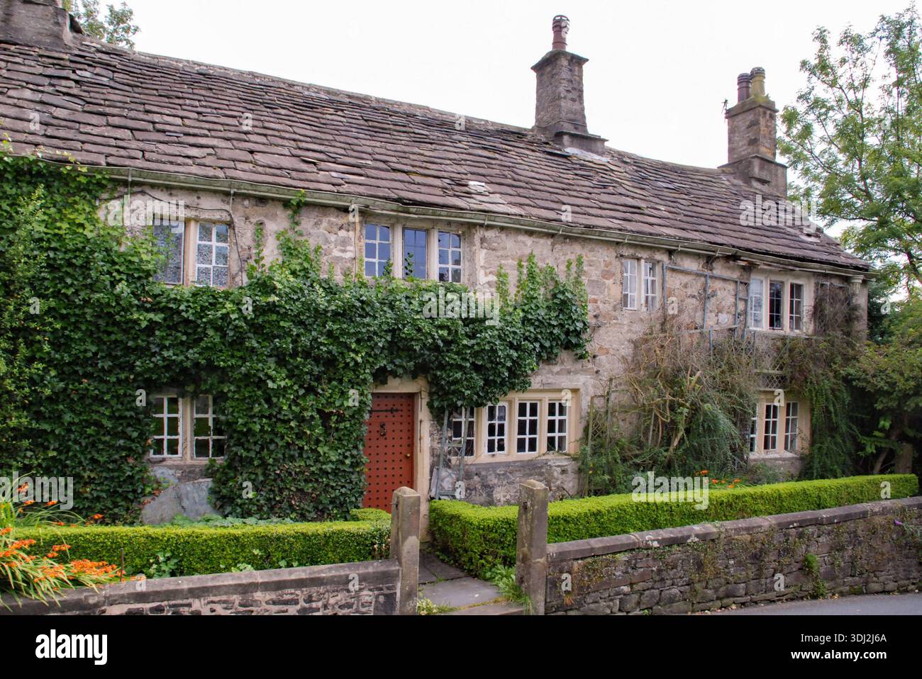 Pained stone dressings hi-res stock photography and images - Alamy