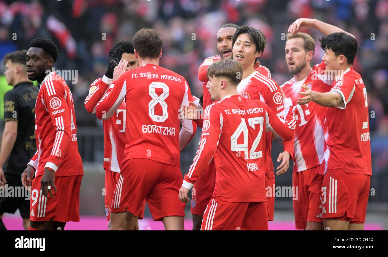 1:0 Goal, celebration, from left to right Alphonso Davies, Luis Diaz ...
