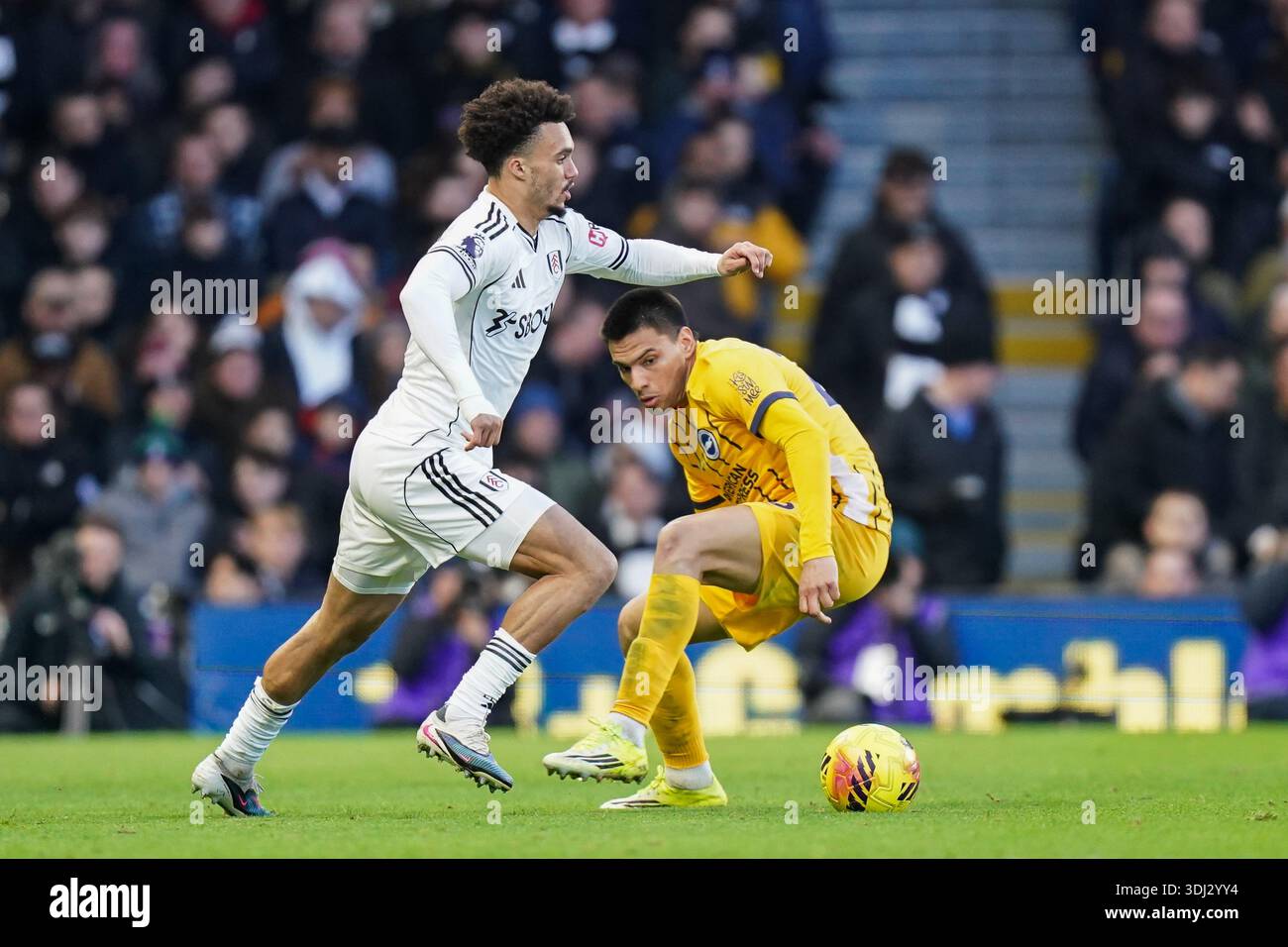 Antonee Robinson of Fulham under pressure from Diego Gómez of Brighton ...