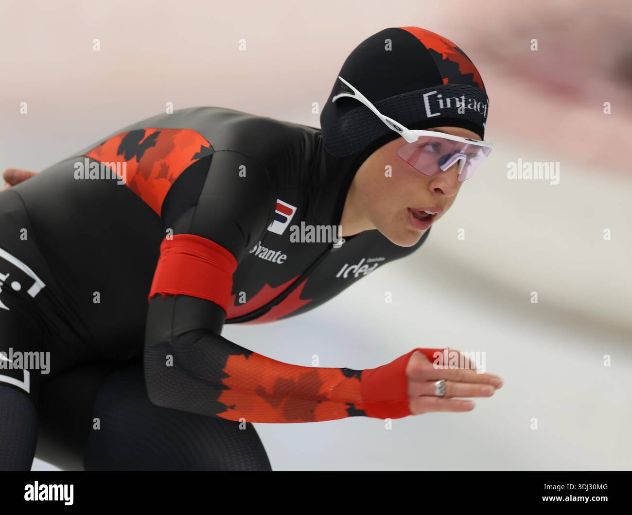 Valerie MALTAIS of Canada competes during the women's 3000m at the ISU ...