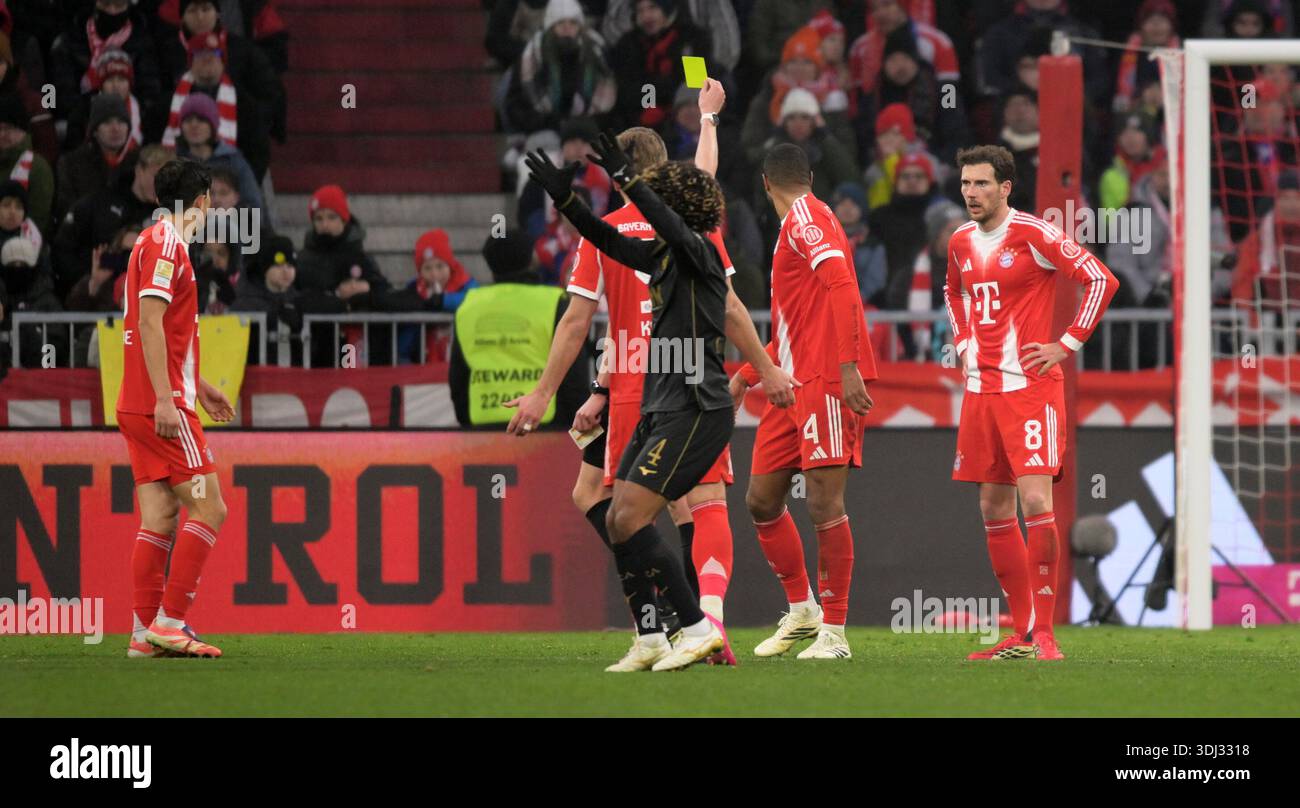 from left: Min-Jae Kim, Jonathan Tah (Bayern, yellow card), Leon ...