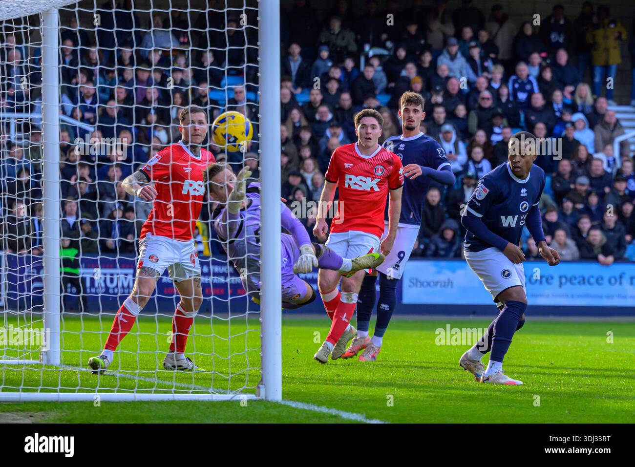 Caleb Taylor (6 Millwall) scores the team's third goal to make score 3 ...