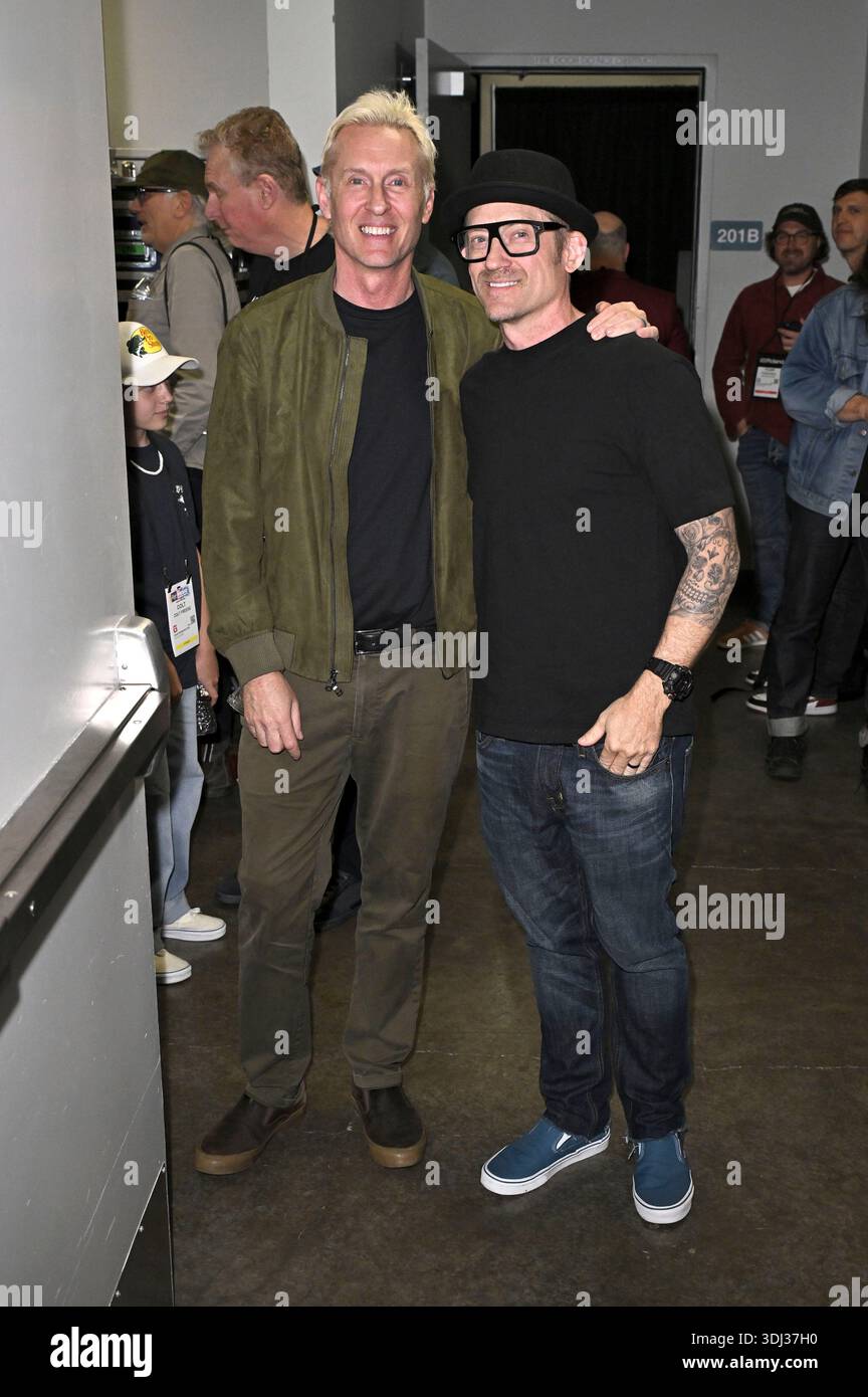 Josh Freese mit Bruder Jason Freese auf der Musikmesse NAMM Show 2026 ...