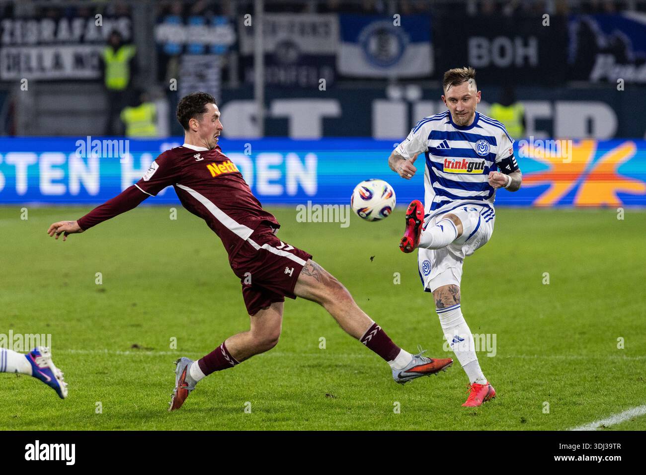Alexander Hahn (MSV Duisburg, 42) 3rd League: MSV Duisburg - SSV Jahn ...