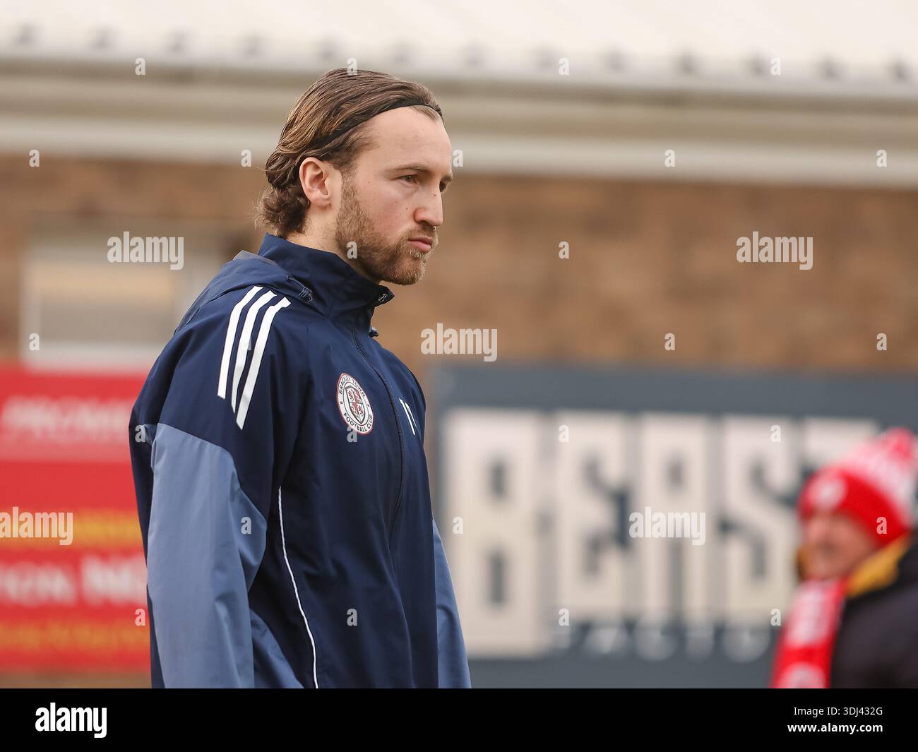 BRACKLEY, ENGLAND - JANUARY 24: Morgan Roberts of Brackley Town warms ...