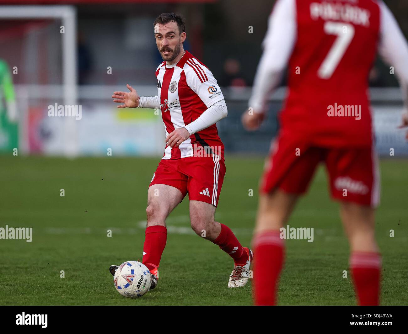 BRACKLEY, ENGLAND - JANUARY 24: Shane Byrne of Brackley Town passes the ...