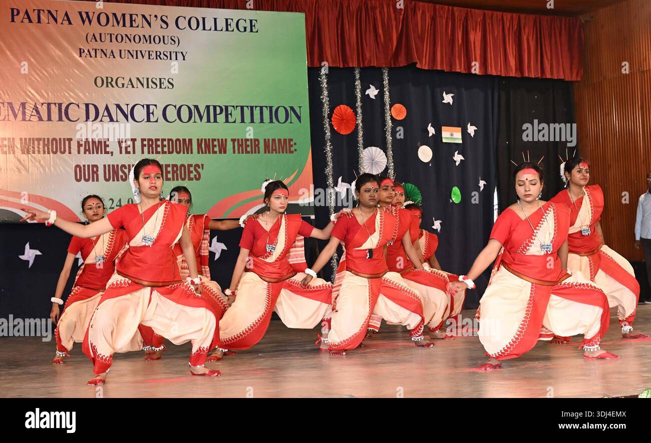 PATNA, INDIA - JANUARY 24: Students performing during Thematic Dance ...