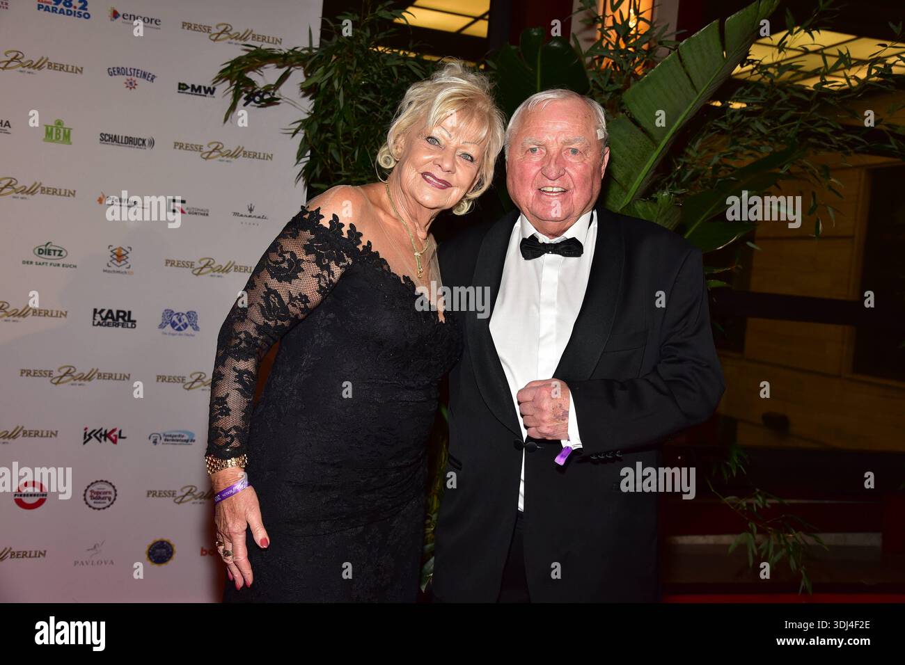 125 PresseBALLBerlin 2026 Ulli Wegner mit Ehefrau Magret Wegner 125 ...
