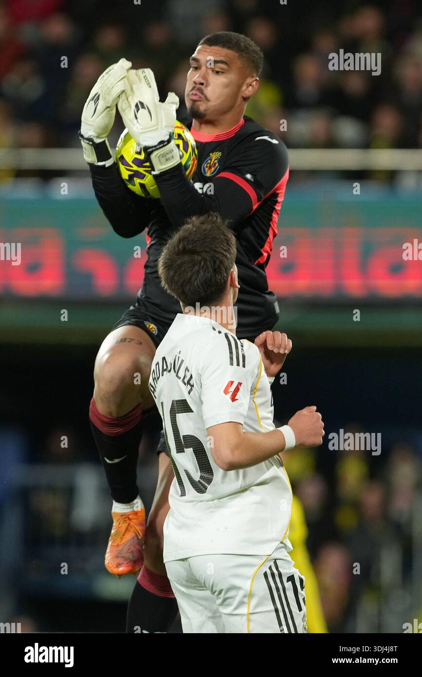 Villarreal's goalkeeper Luiz Junior claims a ball above Real Madrid's ...