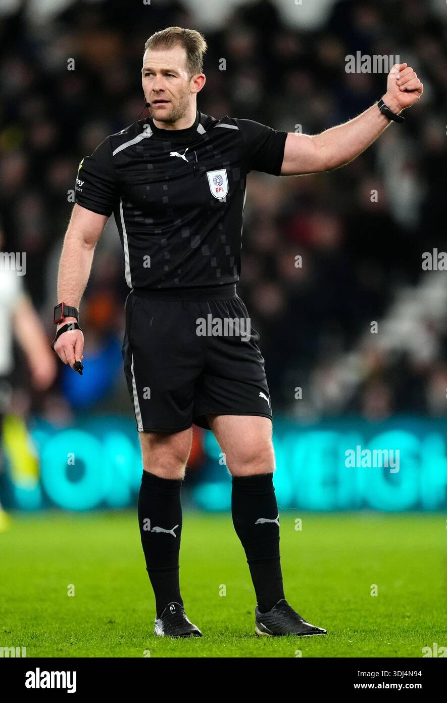 Referee Anthony Backhouse during the Sky Bet Championship match at ...