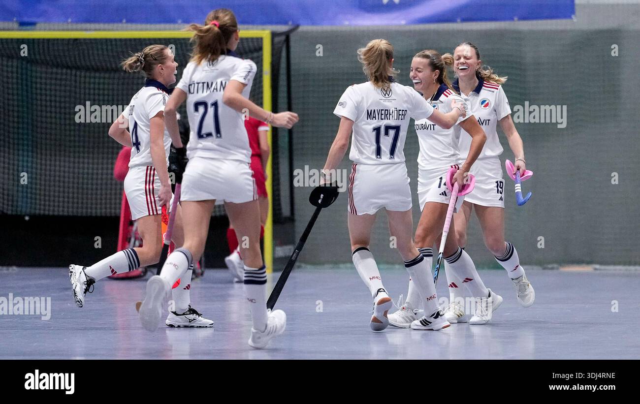 from left: Linda Bens (MHC, 24), Paula Göttmann (MHC, 21), Lisa ...