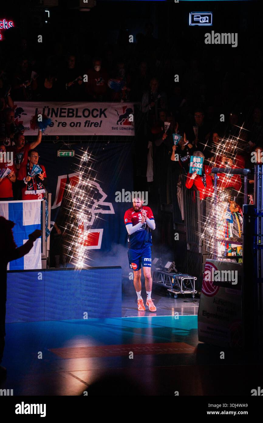 Jesse Elser (SVG Lüneburg, 3) during the introduction (with star filter ...