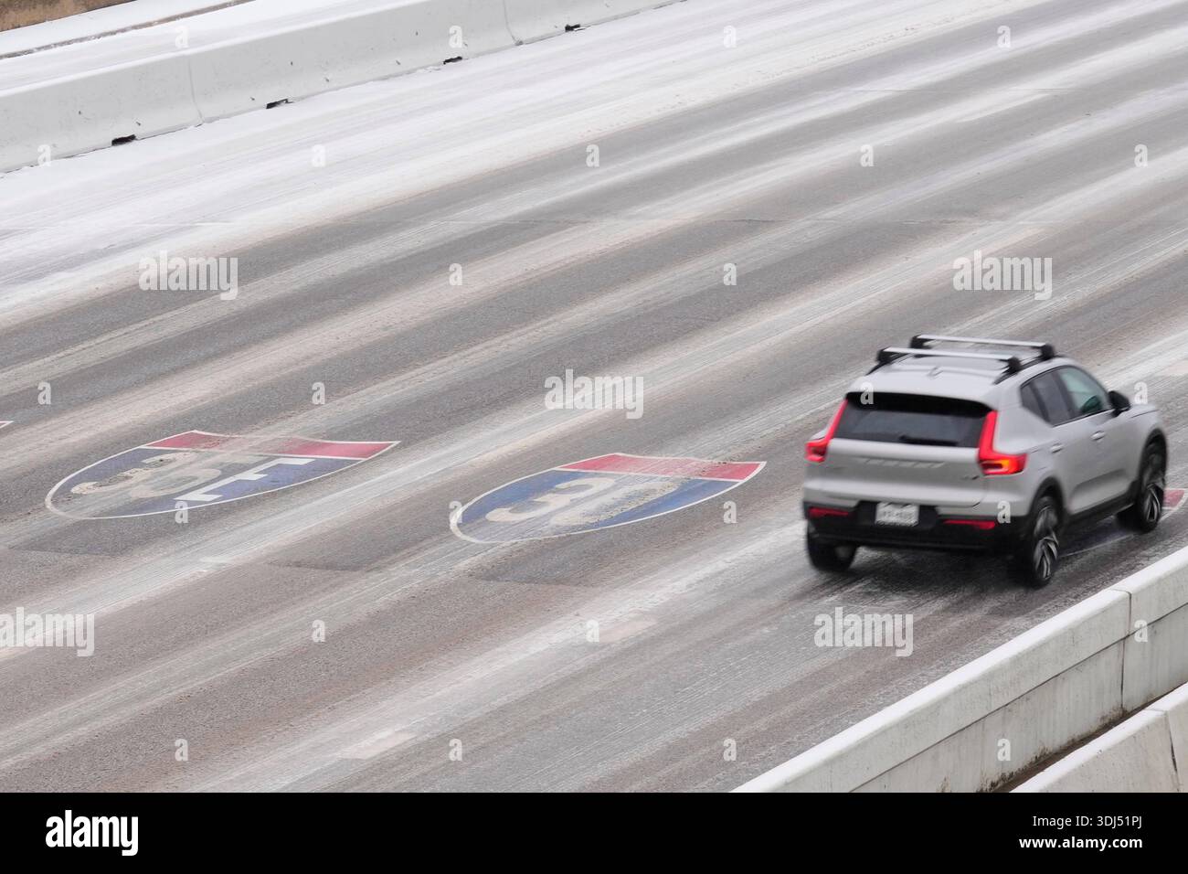 Vehicle traffic makes its way down Interstate 35 near the I30 ...