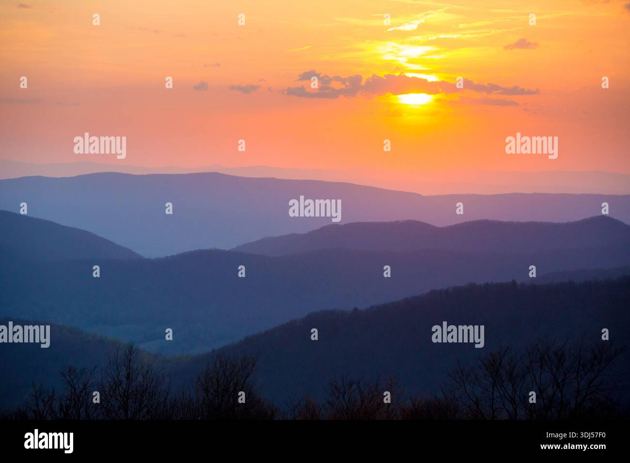 Mountains sunset virginia hi-res stock photography and images - Alamy