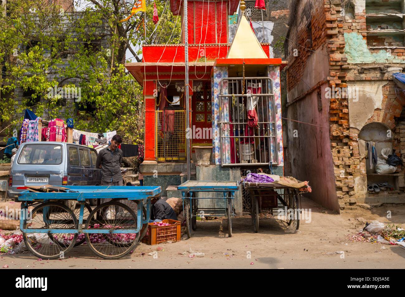 Laundry building two carts hi-res stock photography and images - Alamy