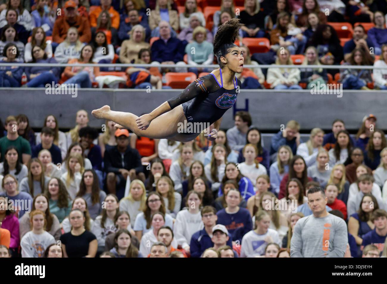 Florida's eMjae Frazier competes on the floor exercise during an NCAA ...