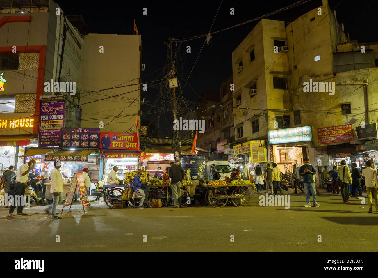 Shopping public night front sign street hi-res stock photography and ...