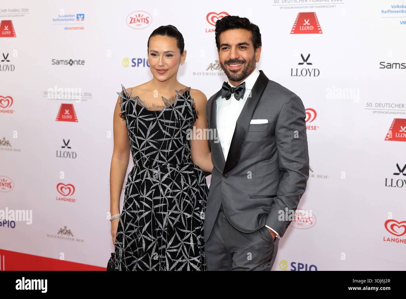 Deutscher Filmball 2026 Elyas MBarek mit Ehefrau Jessica Mbarek auf dem ...