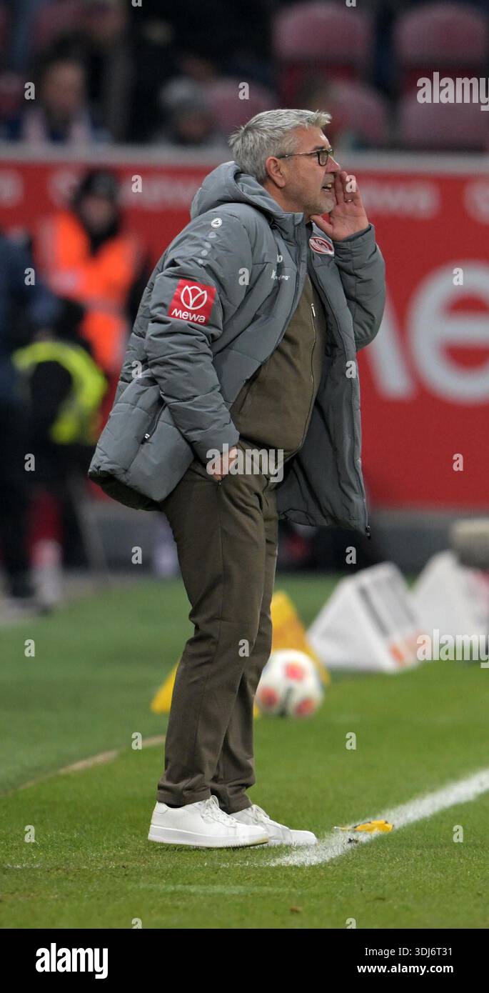 Mainz 05. Trainer. Urs. Fischer fotografiert beim Fußball Bundesliga ...
